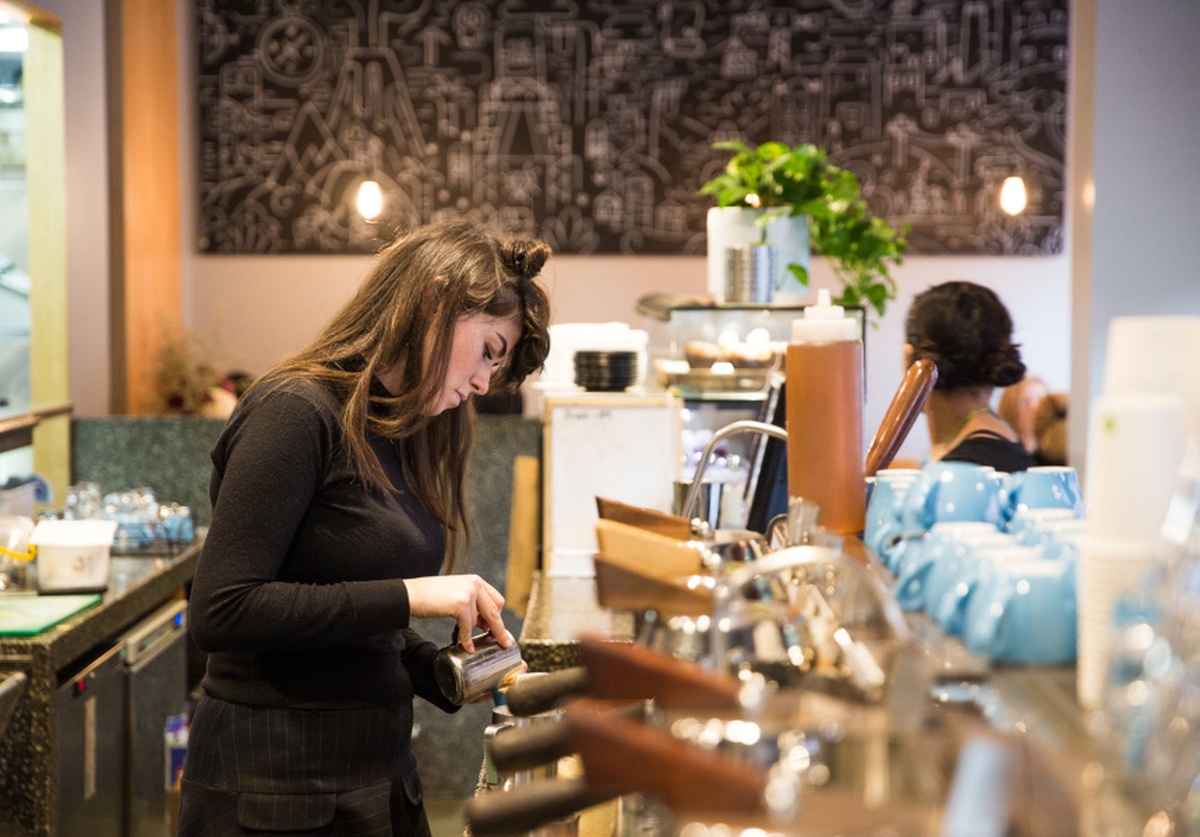 How to Impress on Your First Day as a Waiter | Scout Jobs